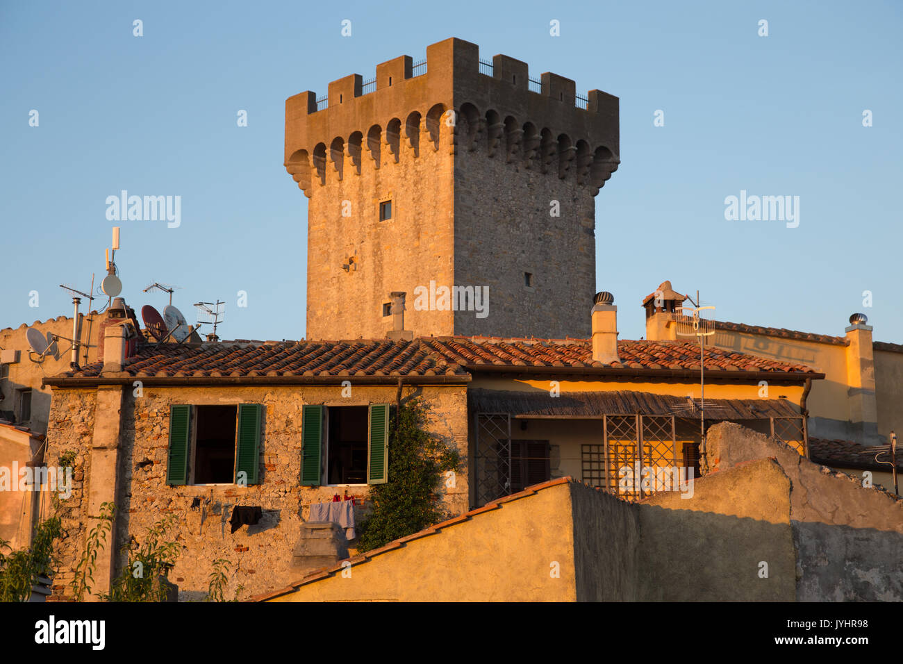 Capalbio, Italy. 18th Aug, 2017. The magical sunset atmosphere seen ...