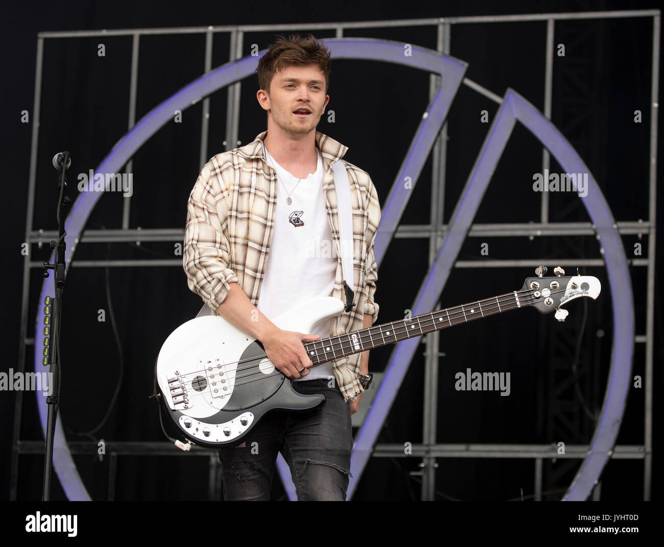 Showbiz vamps hi-res stock photography and images - Alamy