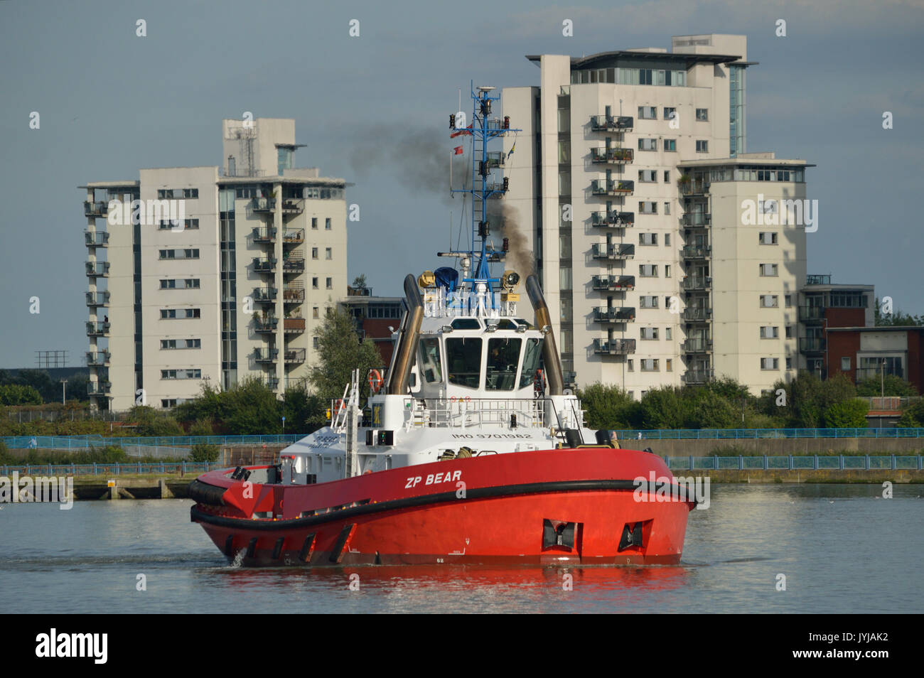 Tugs working on the river Thames Stock Photo - Alamy