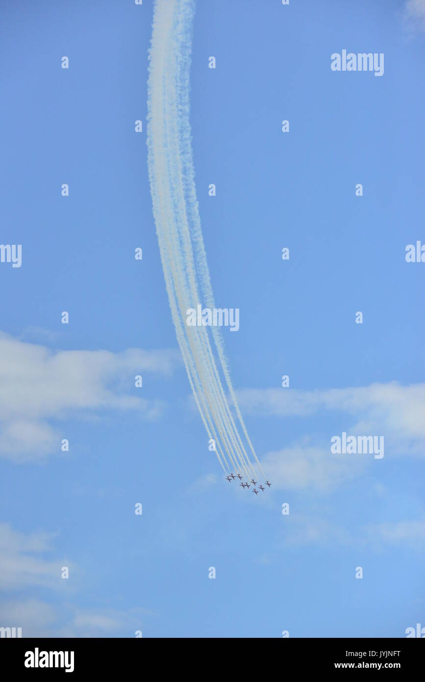 Diving jet fighters leaving a smoke trail in England Stock Photo - Alamy