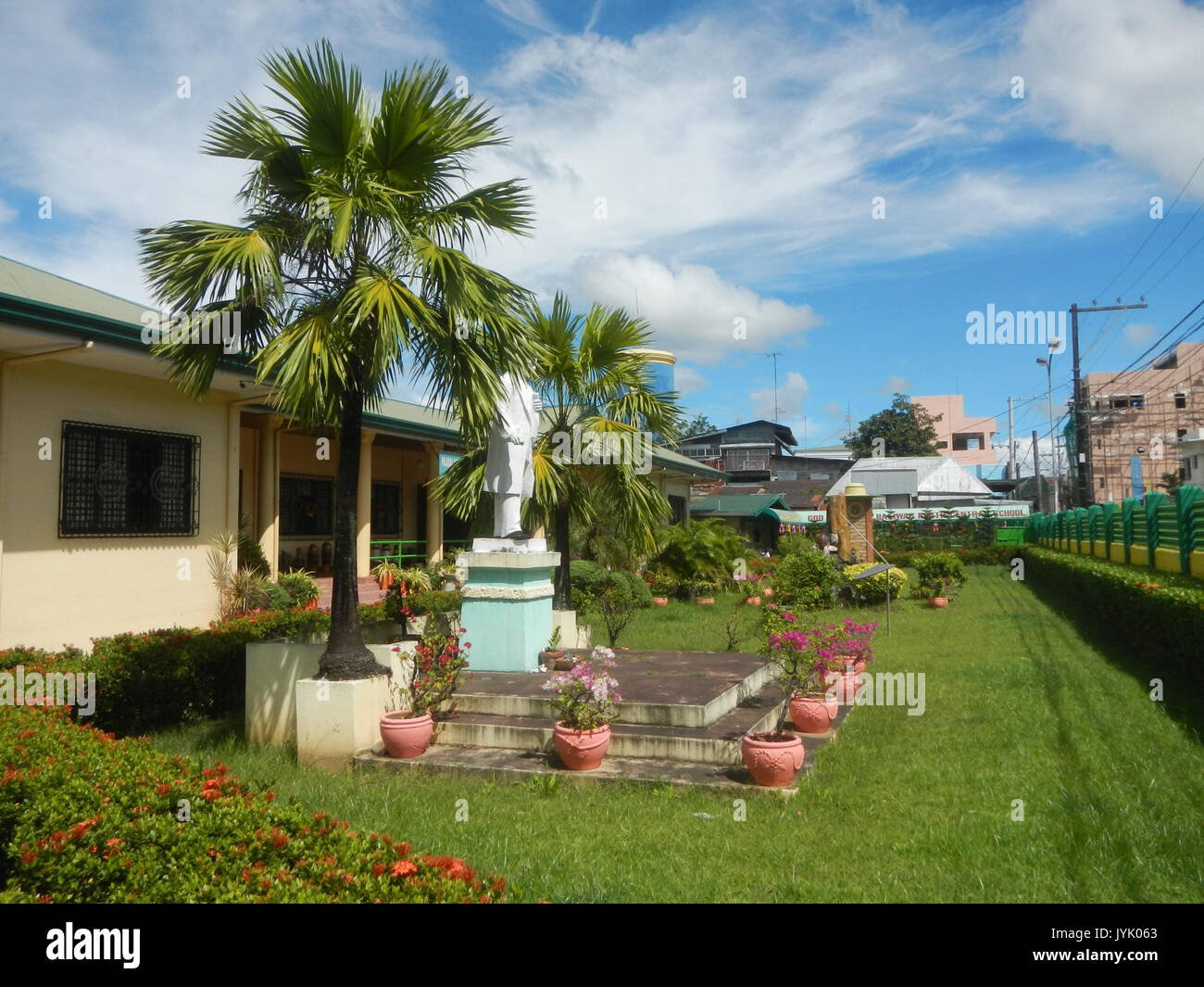 Sundial elementary school hi-res stock photography and images - Alamy