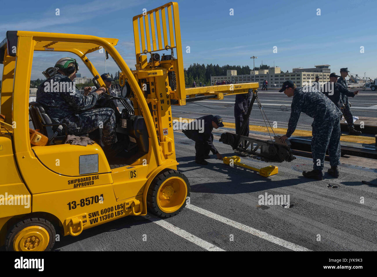 Catapult shuttle hi-res stock photography and images - Alamy