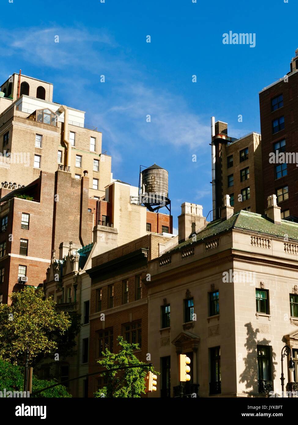 Rooftop water tower hi-res stock photography and images - Alamy