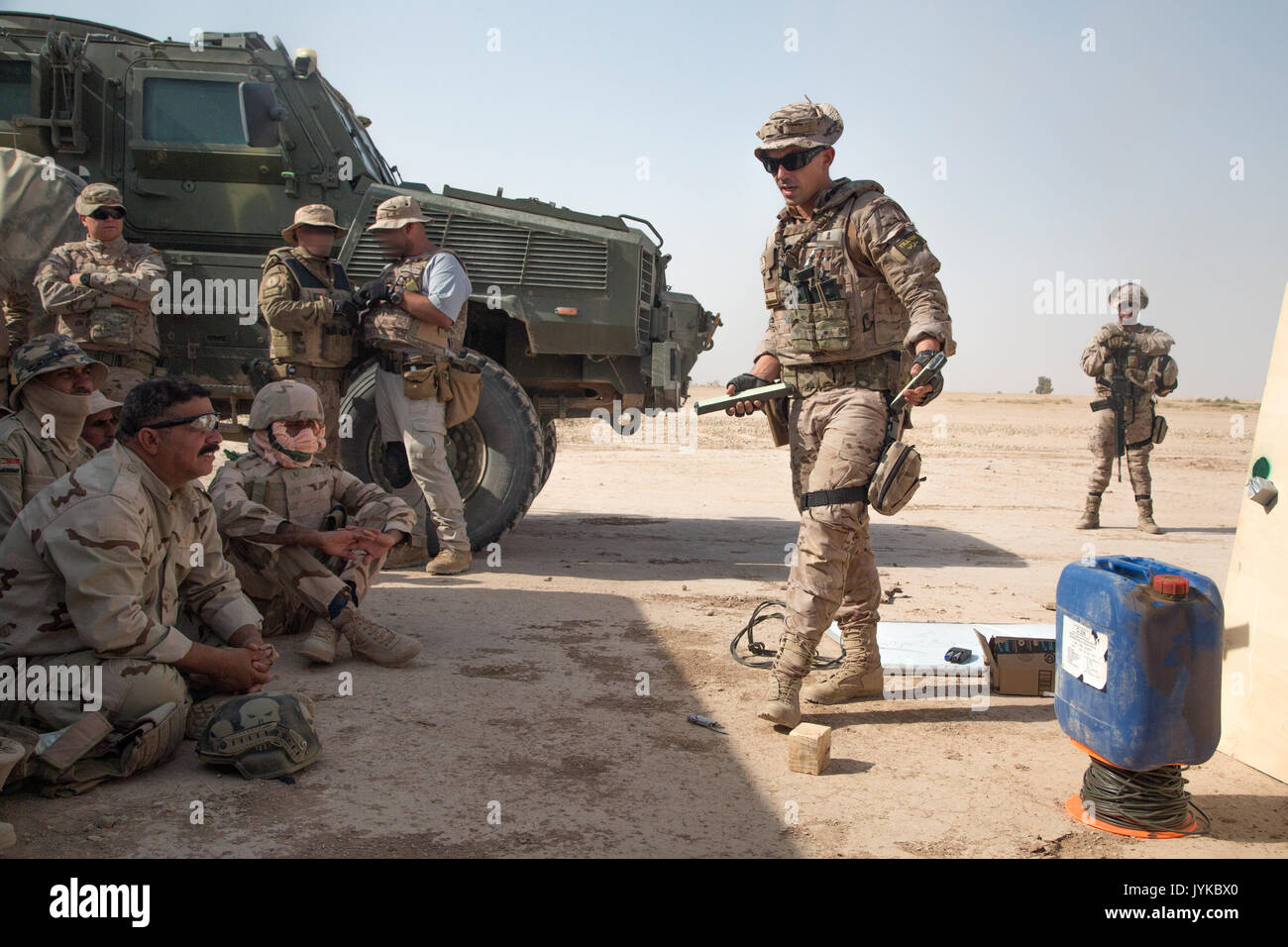 A Spanish army trainer leads Iraqi security forces in demolition ...