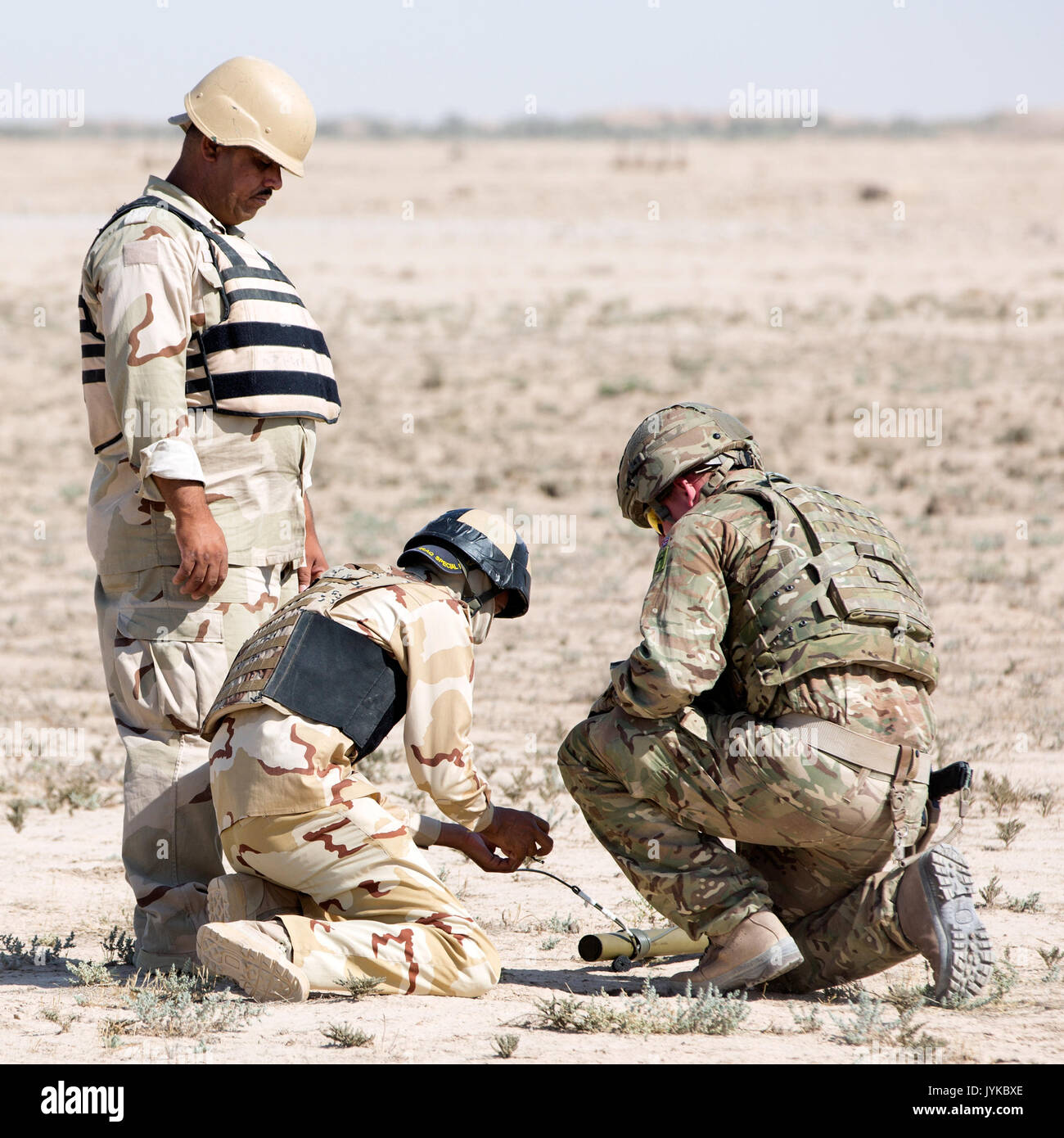 Iraqi security forces receive instruction from a British army trainer ...