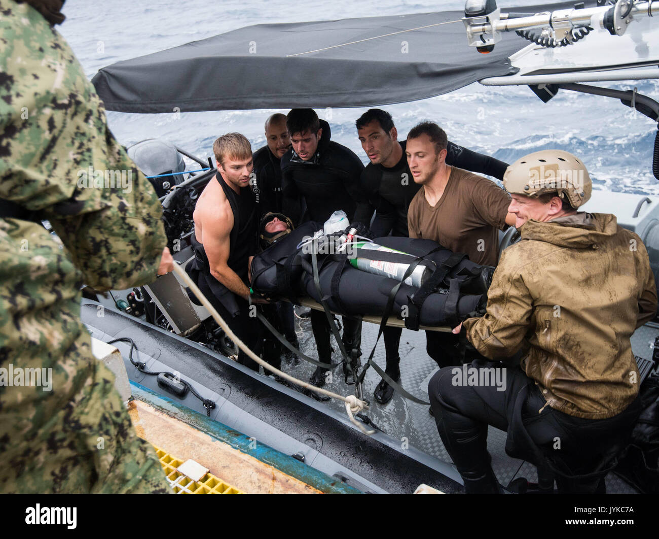 Assigned to explosive ordnance disposal mobile unit eodmu 2 hi-res ...