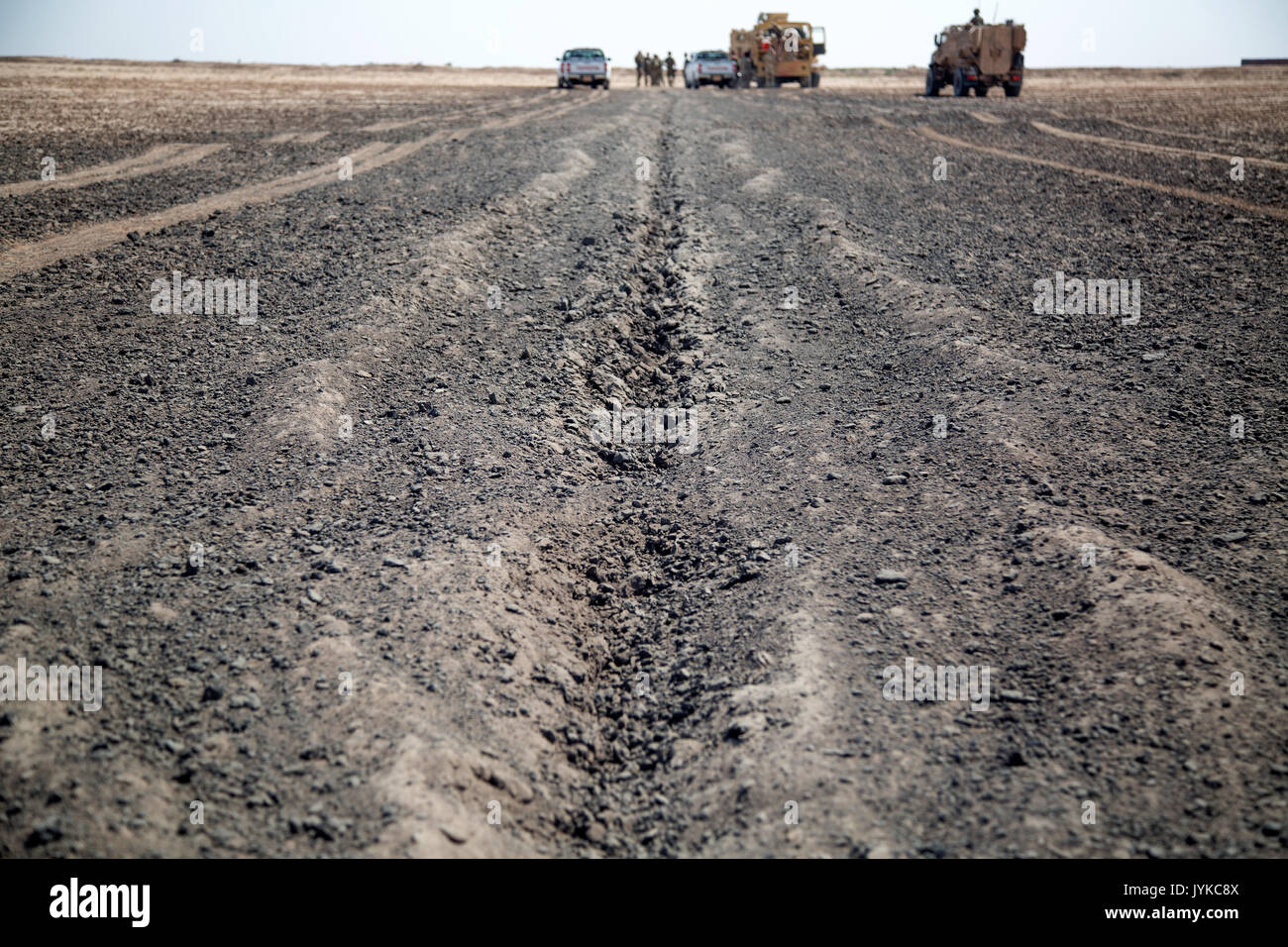 British army trainers and Iraqi security forces members recover ...