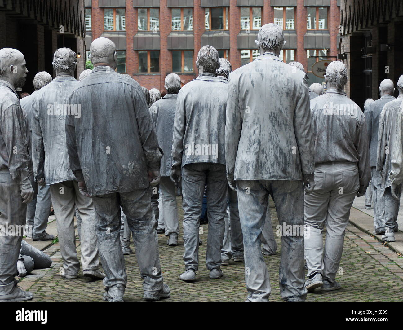 Moving figures hi-res stock photography and images - Alamy