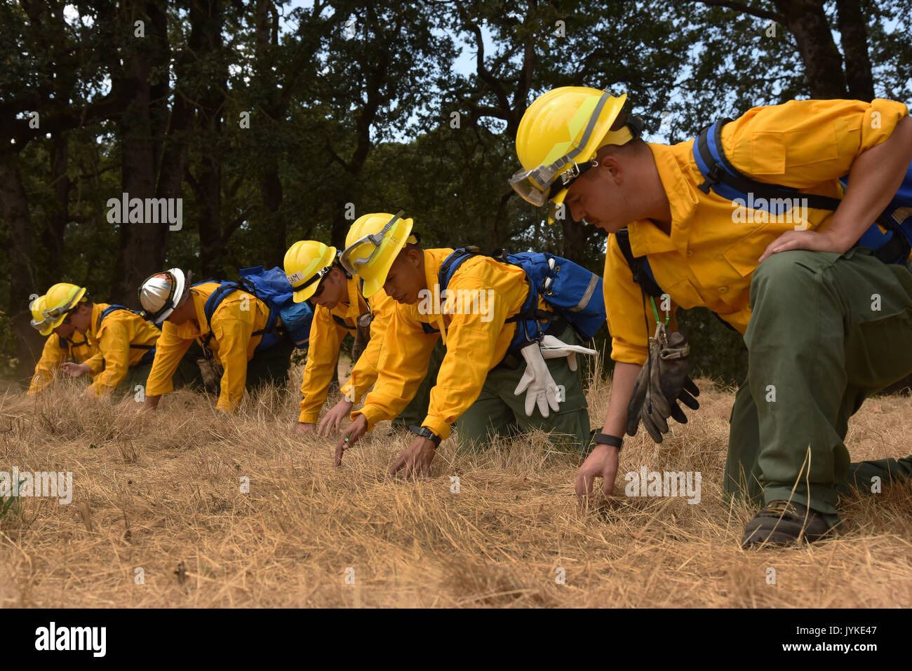 Oregon National Guard Soldiers and Airmen practice fire suppression ...