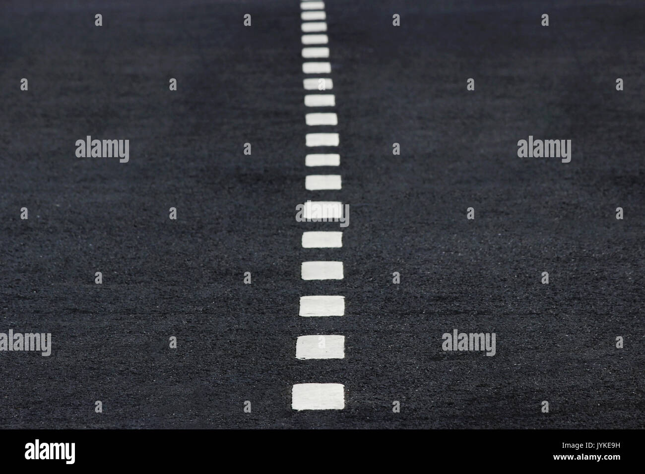 Road markings intermittent white hi-res stock photography and images ...