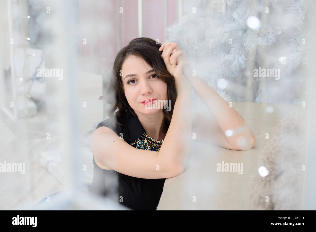 pretty girl at a photo shoot in the studio Stock Photo - Alamy