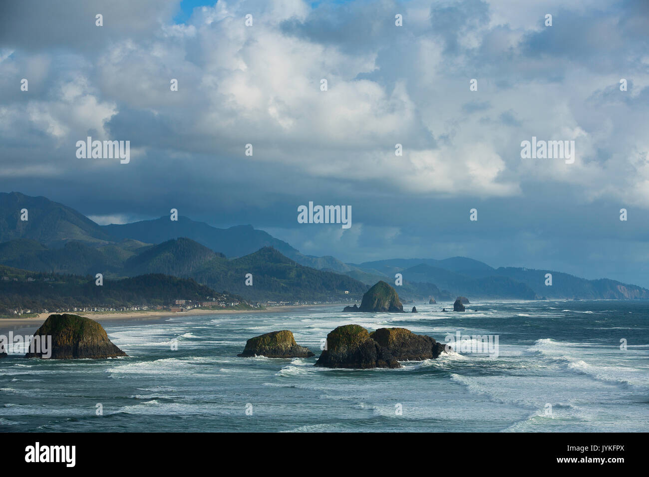 Cannon beach sunset along hi-res stock photography and images - Alamy