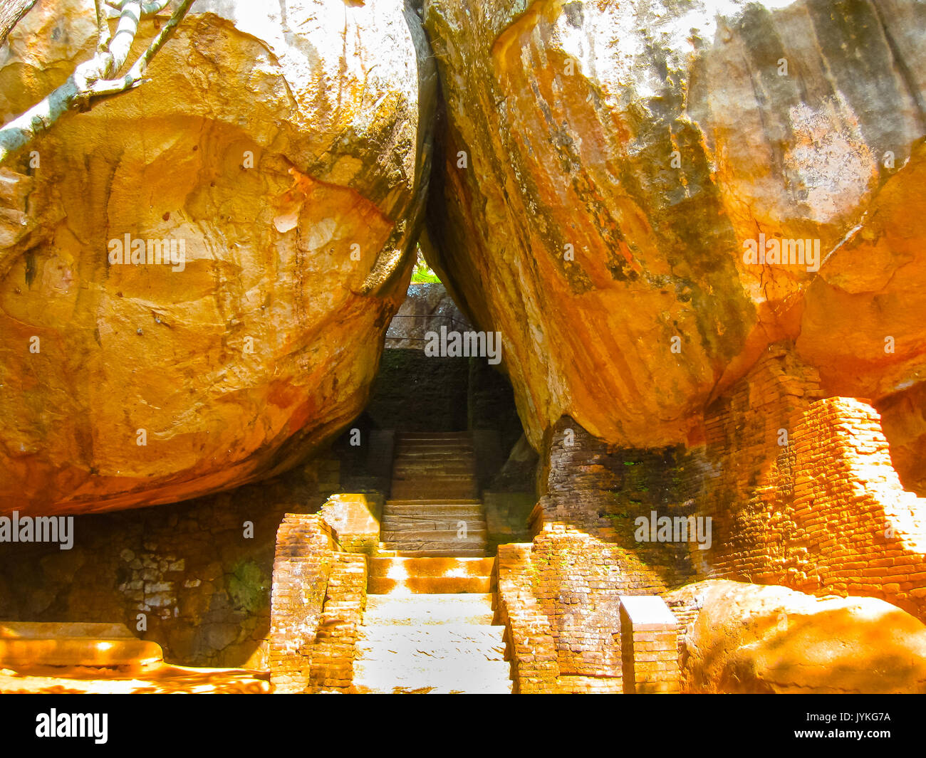Sigiriya lion rock fortress hi-res stock photography and images - Alamy