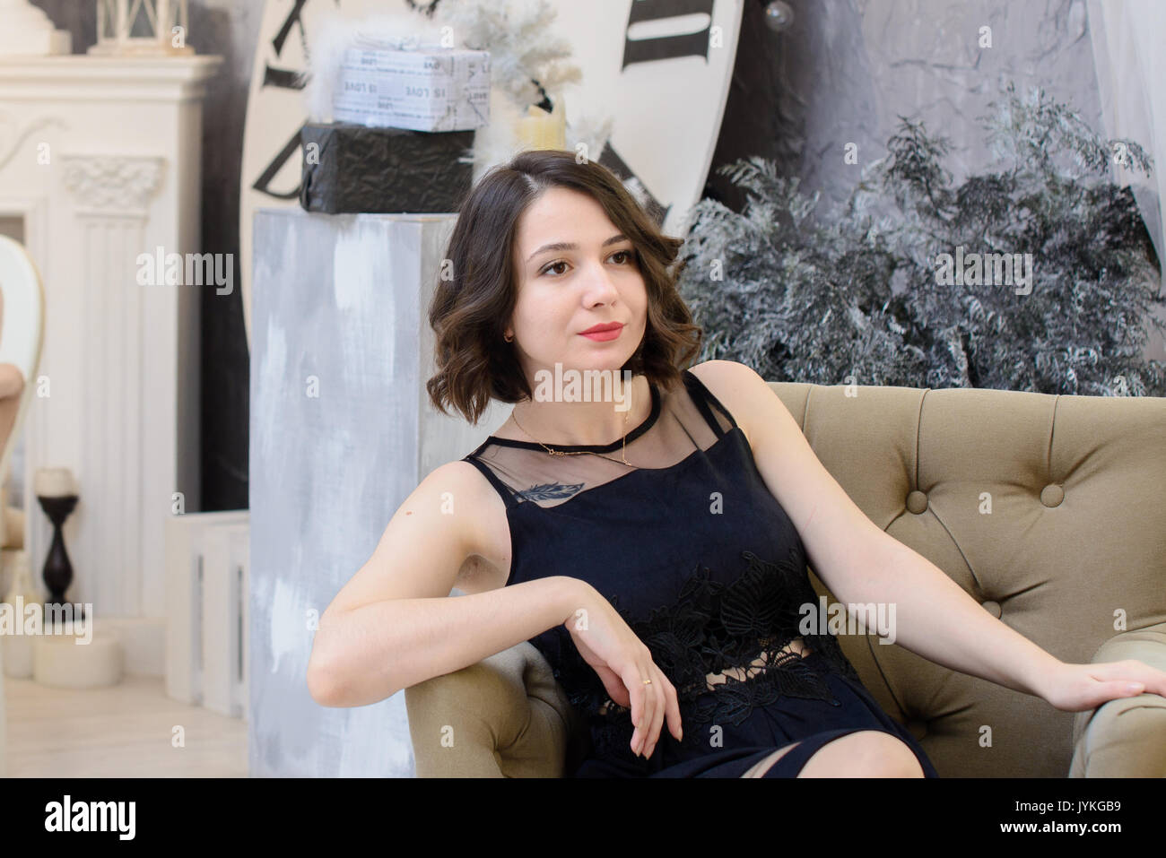 pretty girl at a photo shoot in the studio Stock Photo - Alamy
