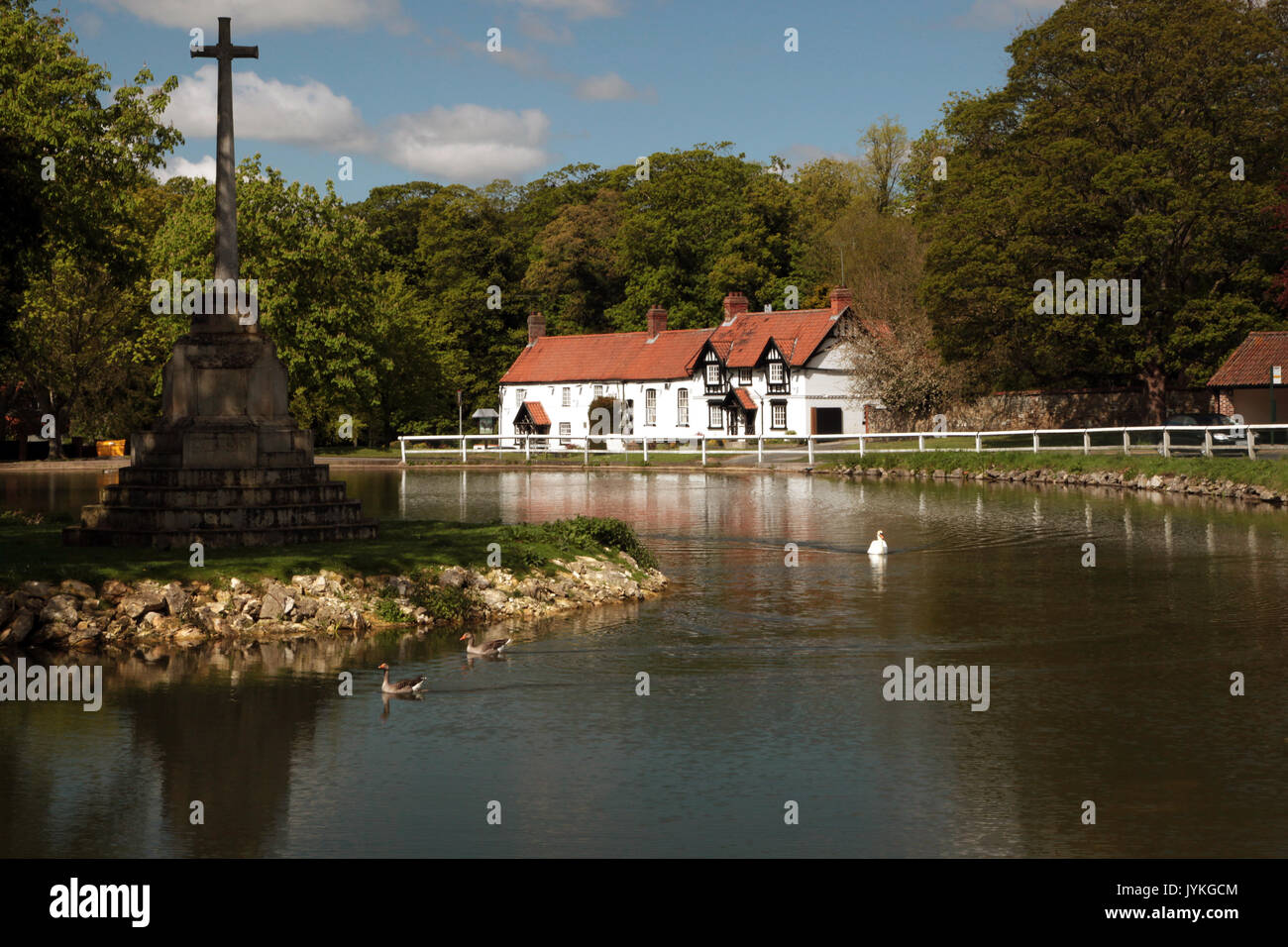 Bishop burton village pond hi-res stock photography and images - Alamy