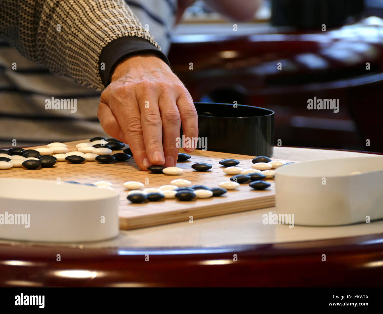 European Amateur player playing Chinese Weiqi, Japanese Go, Korean ...