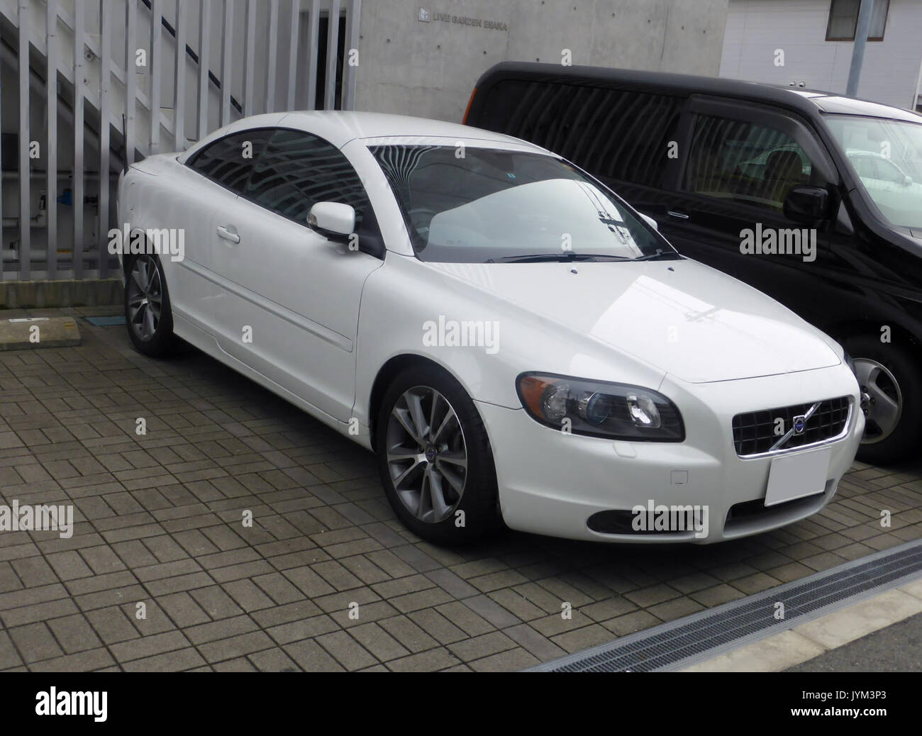 2nd generation Volvo C70 front Stock Photo - Alamy