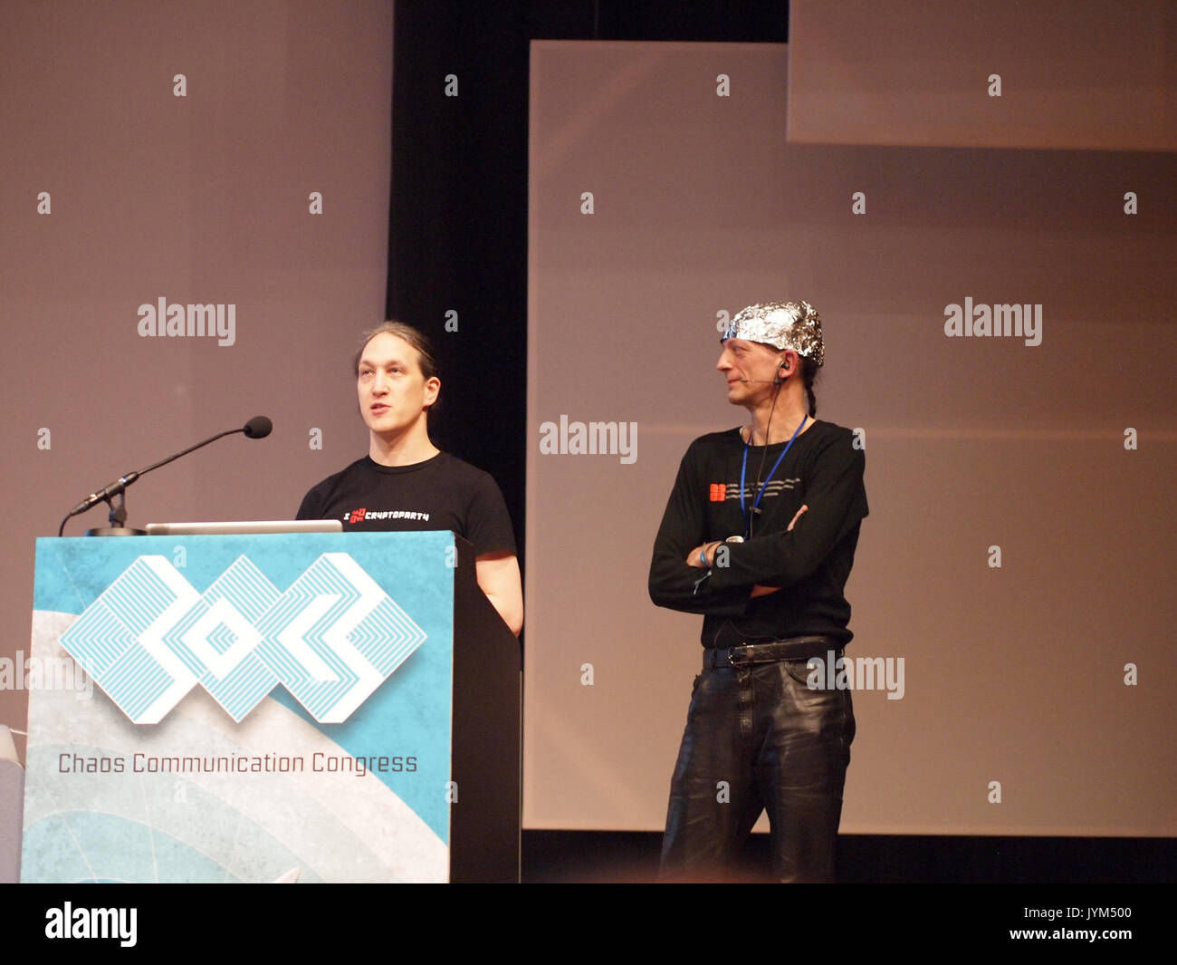 Tinfoil hat hi-res stock photography and images - Alamy