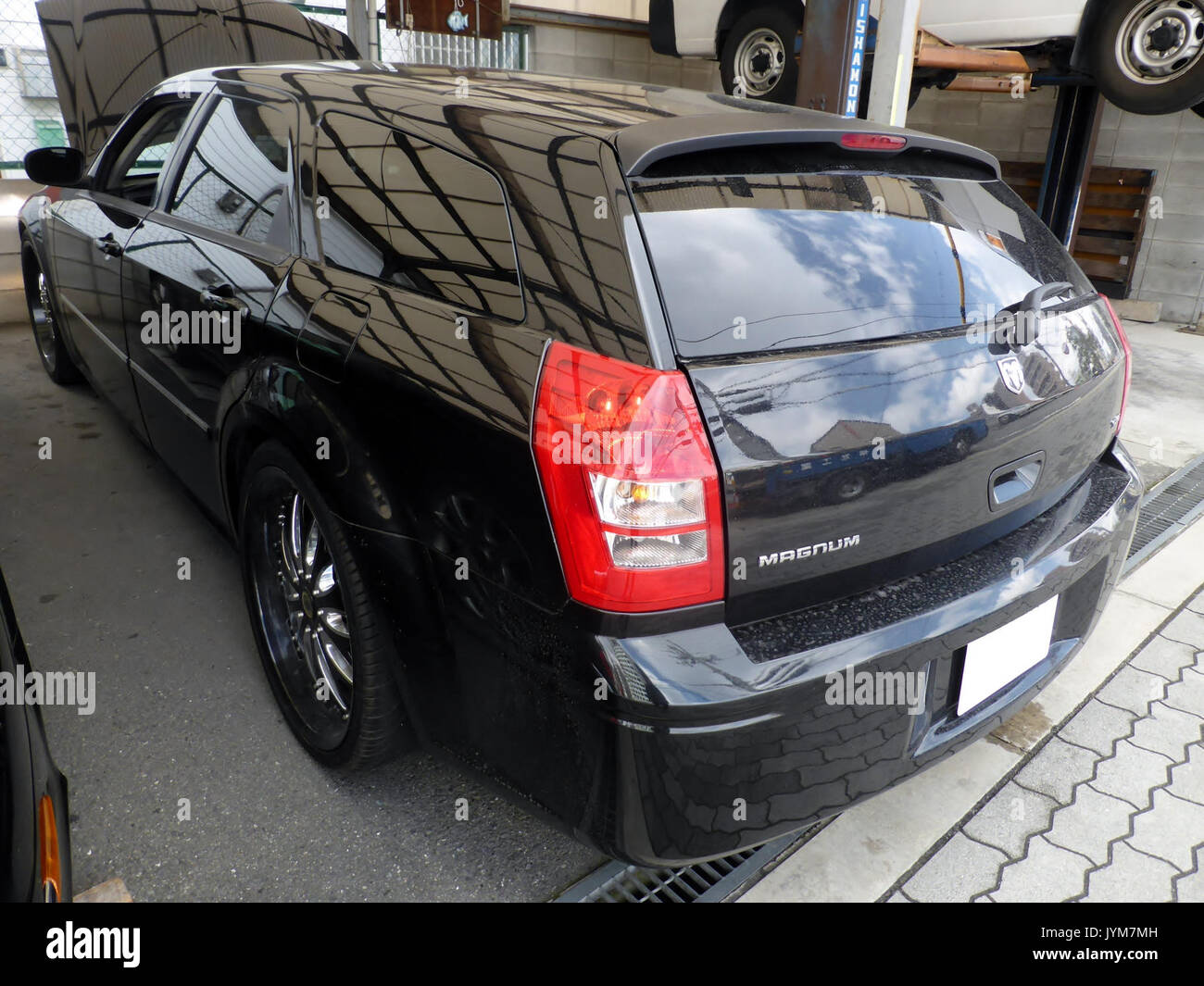 2nd generation Dodge MAGNUM rear Stock Photo - Alamy