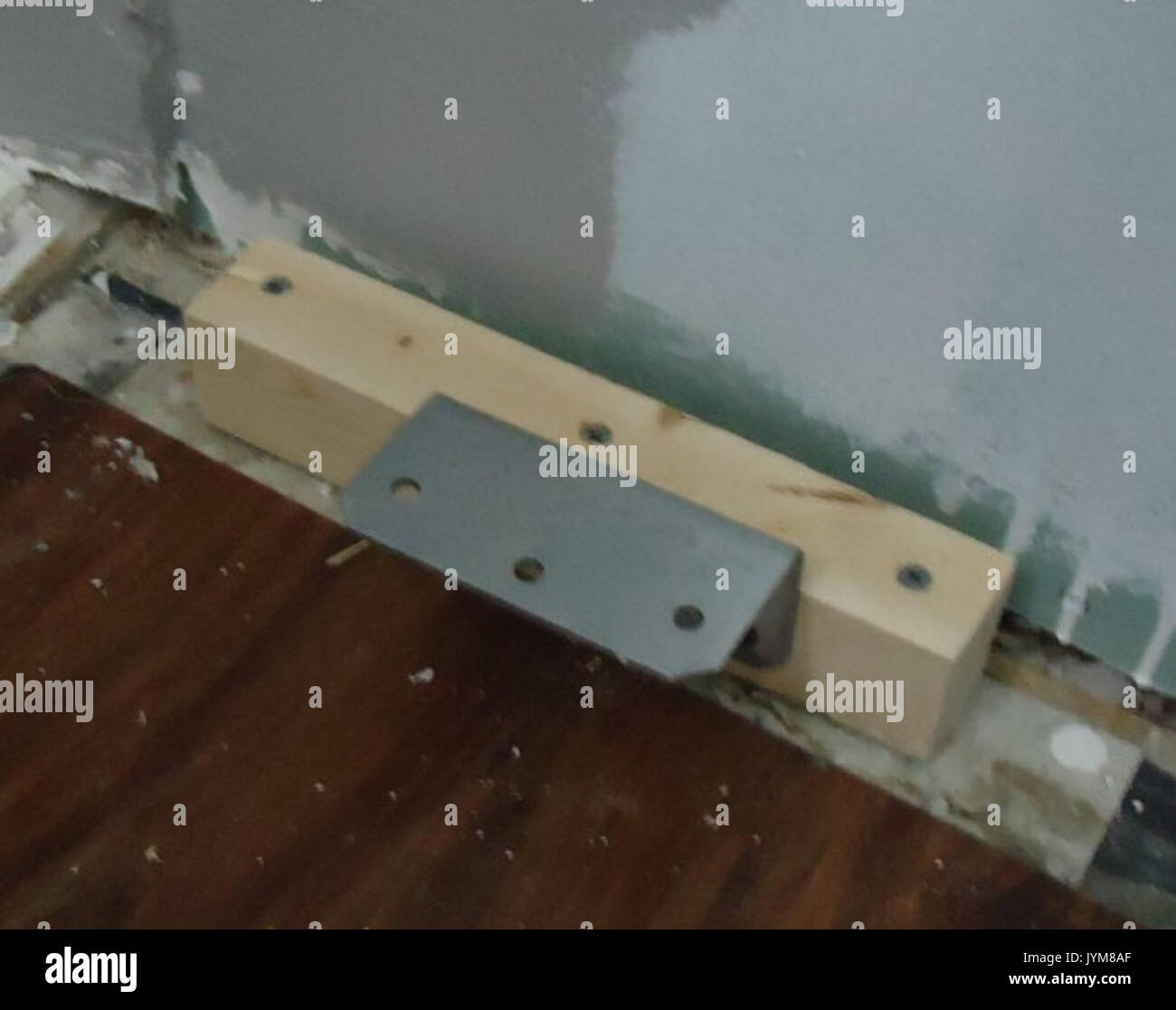 9 Irving A 2014 do it yourself anti tip clip for stove Stock Photo - Alamy