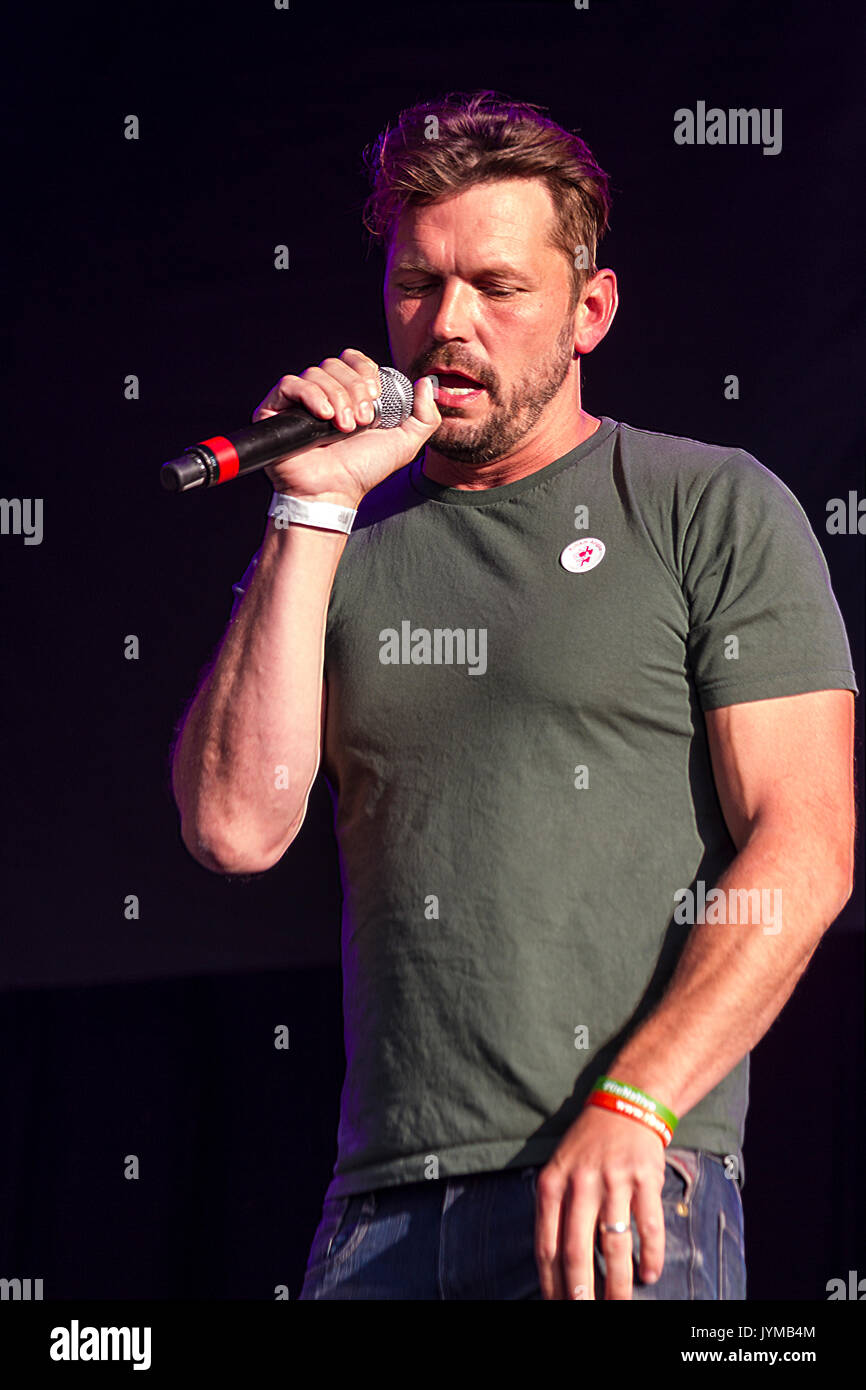 Comparing images hi-res stock photography and images - Alamy