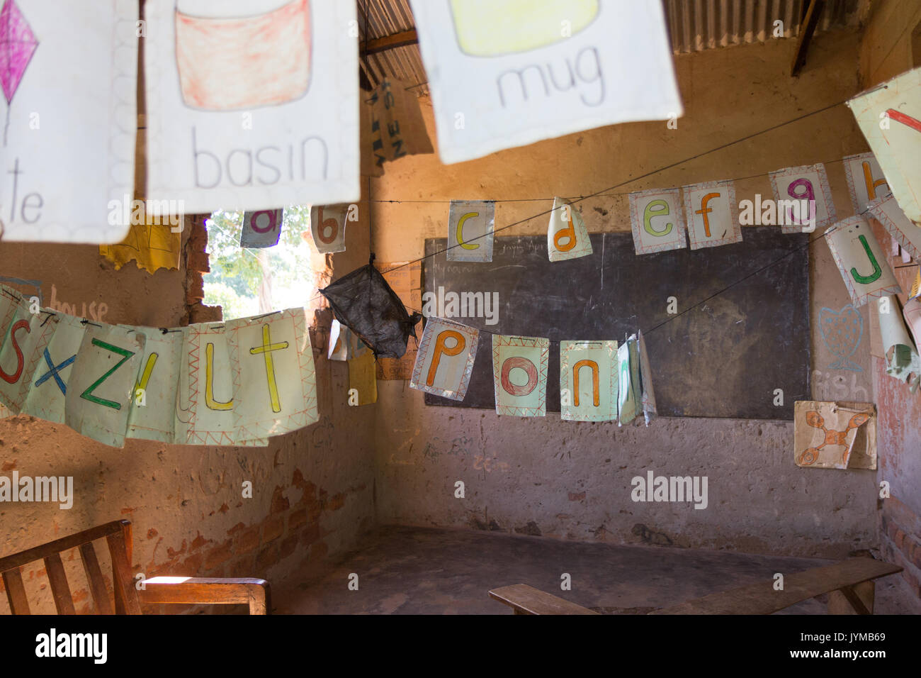 Poor african classroom hi-res stock photography and images - Alamy