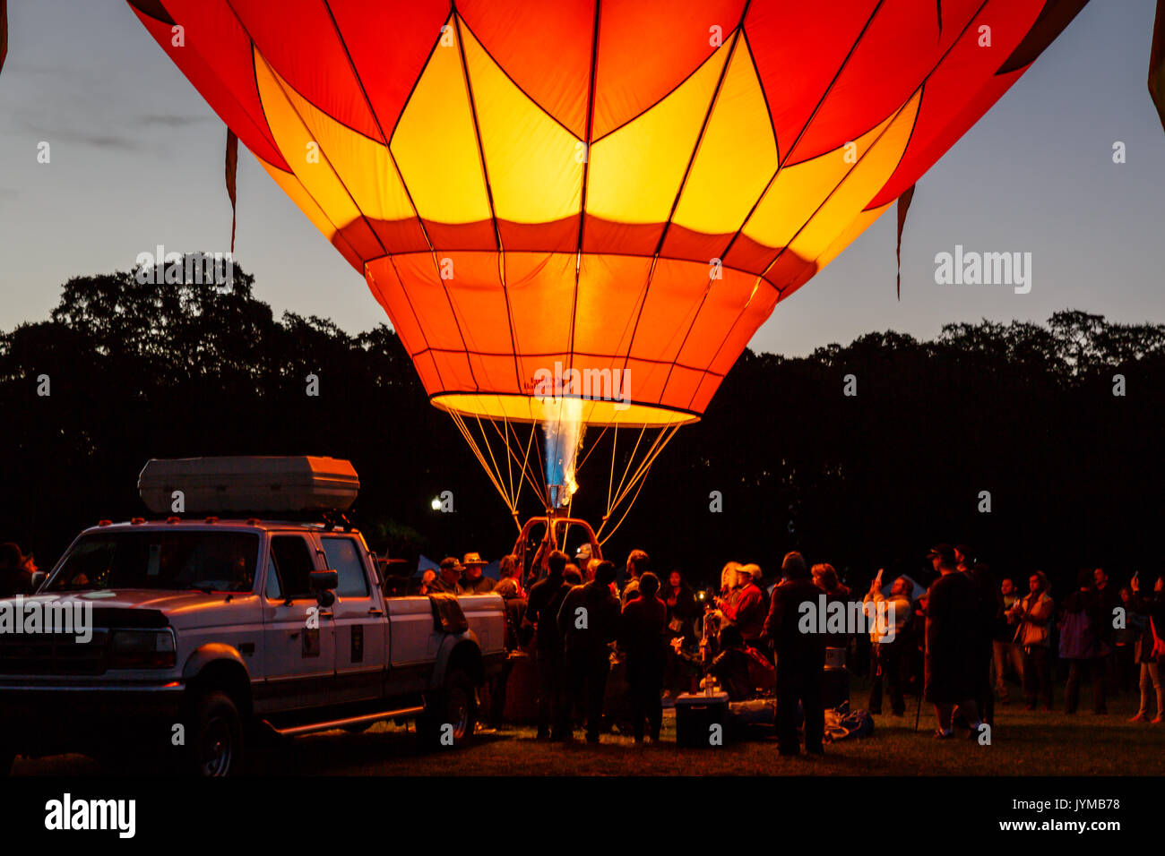 Launching passengers in hot air balloon for flight Stock Photo - Alamy