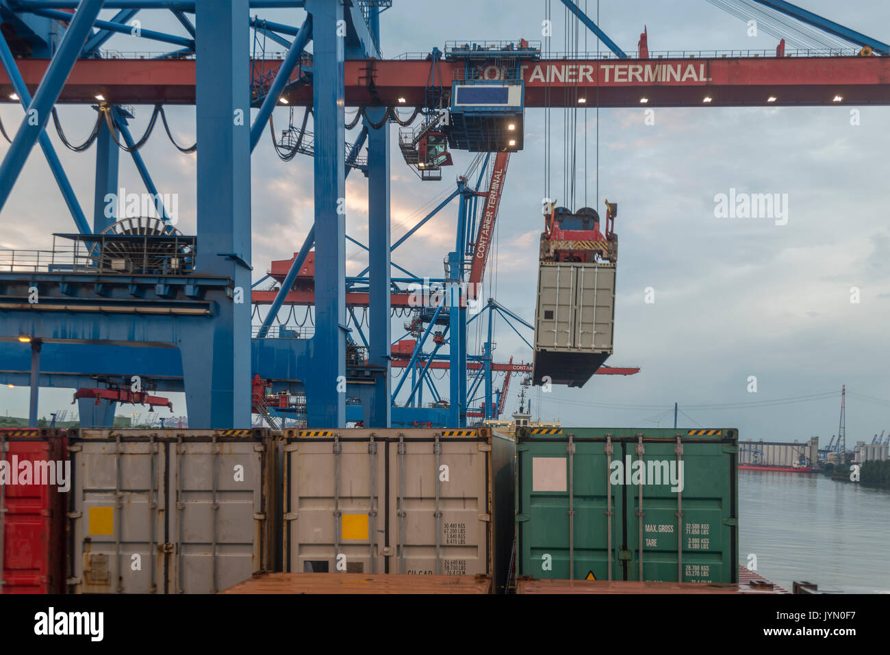Containerterminal in Hamburg, Deutschland Stock Photo - Alamy
