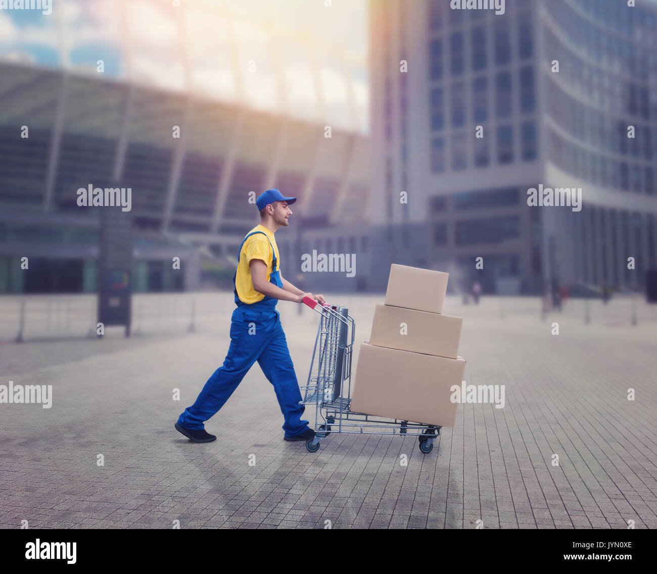 Delivery man empty trolley hi-res stock photography and images - Alamy
