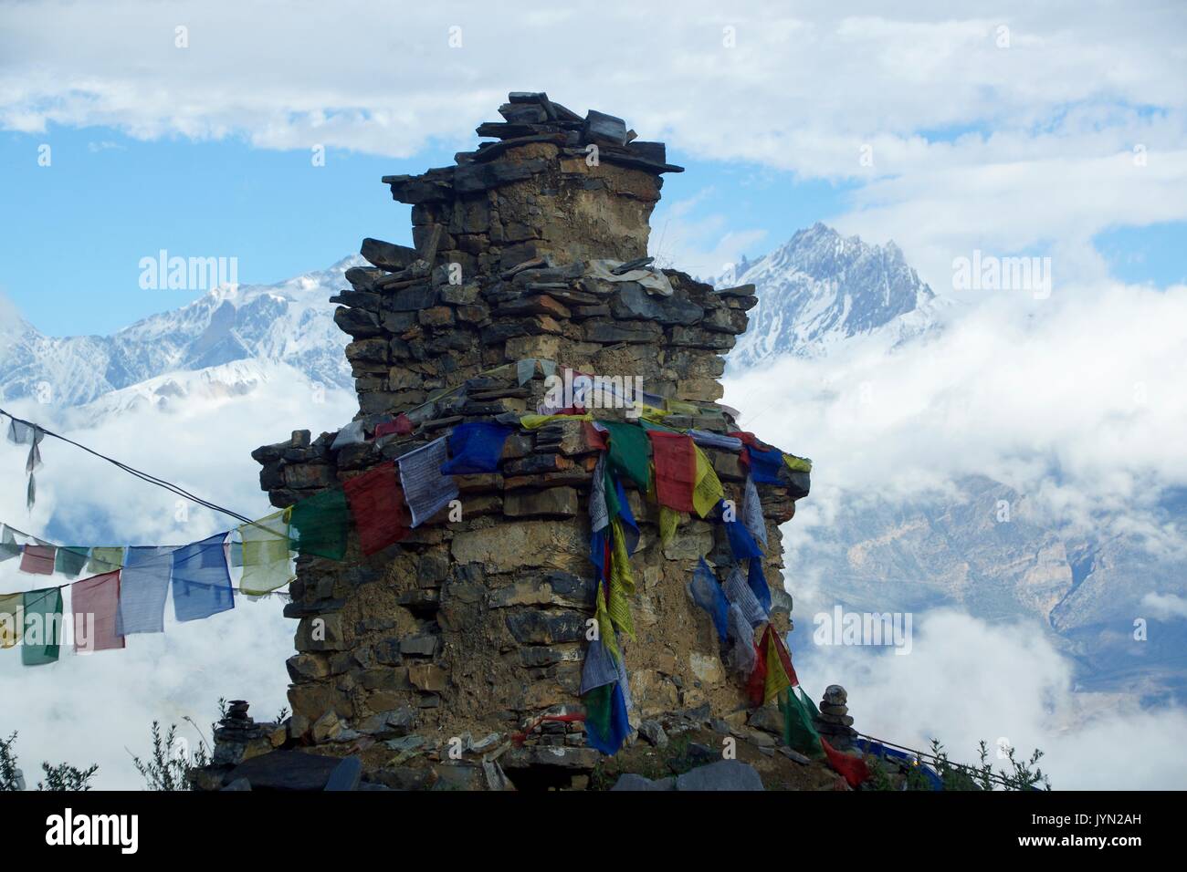 Snow capped mountains himalayas hi-res stock photography and images - Alamy