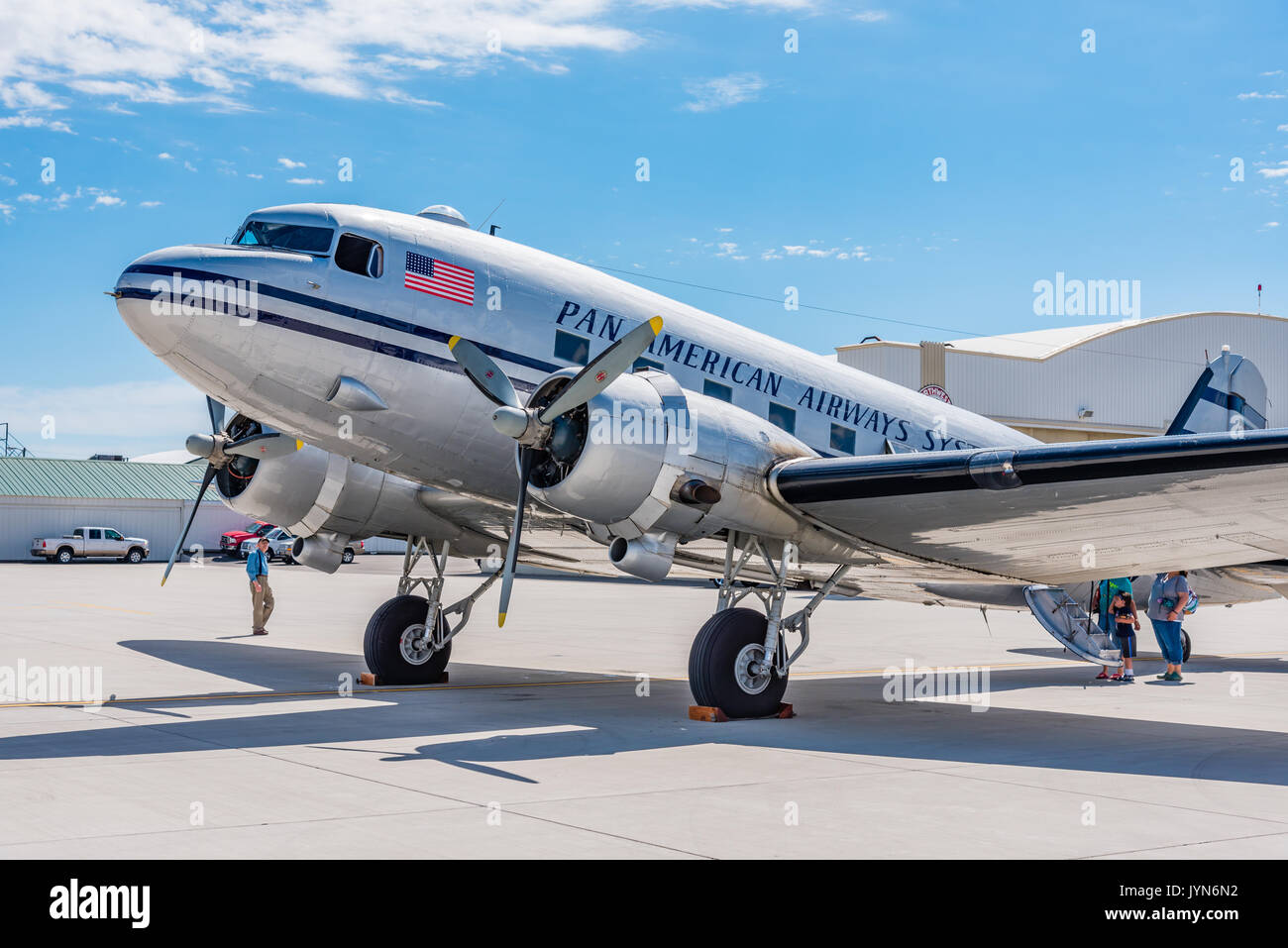 Douglas dc 3 wing hi-res stock photography and images - Alamy