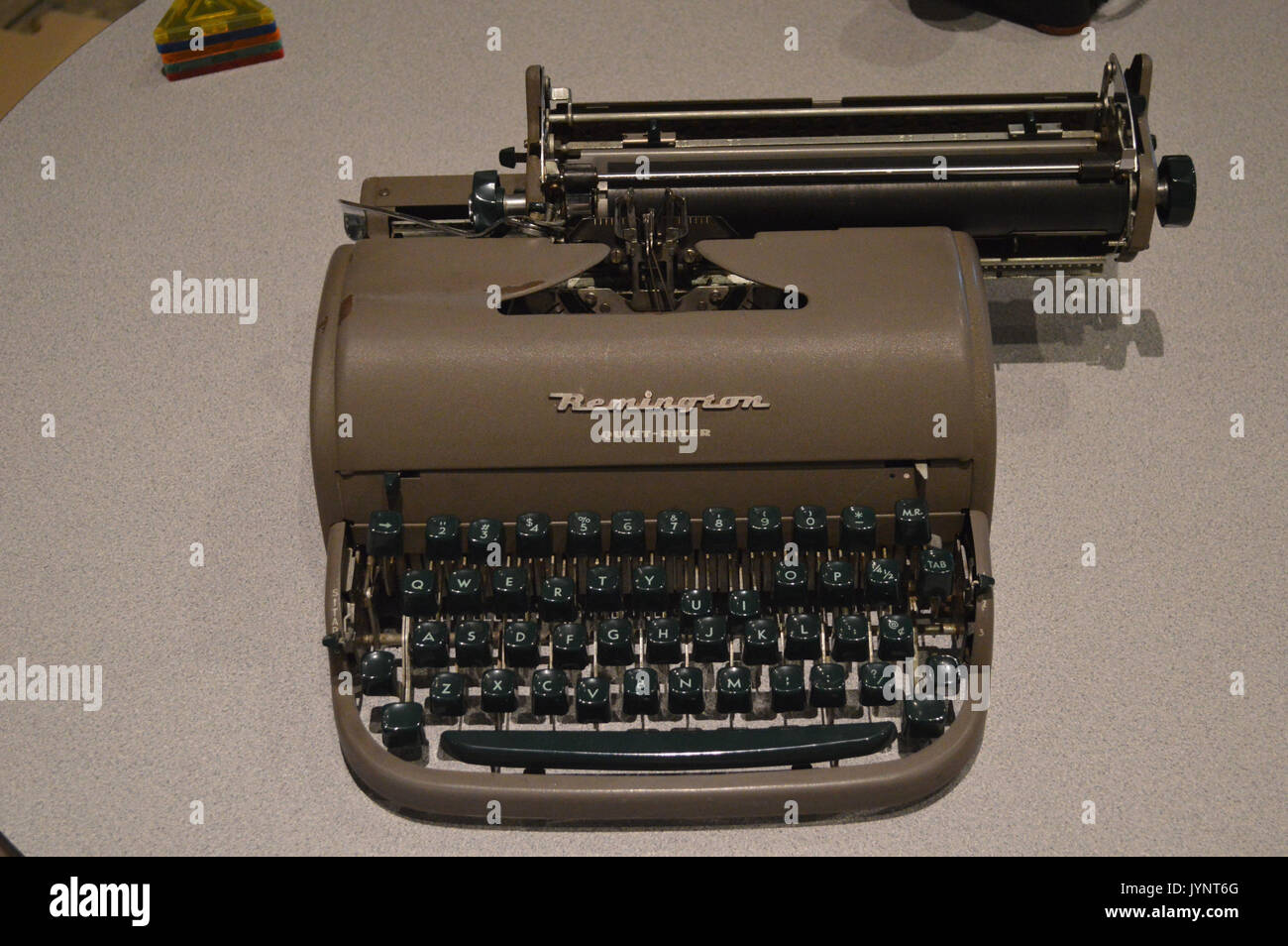 Vintage typewriter 1950s desk hi-res stock photography and images - Alamy