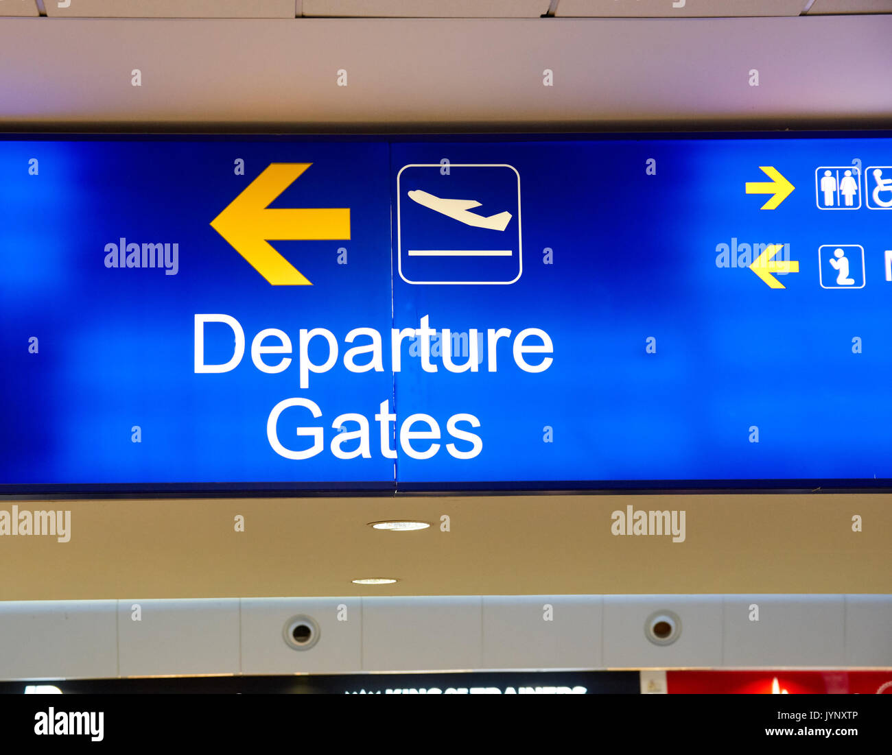 Airport sign gates arrow hi-res stock photography and images - Alamy