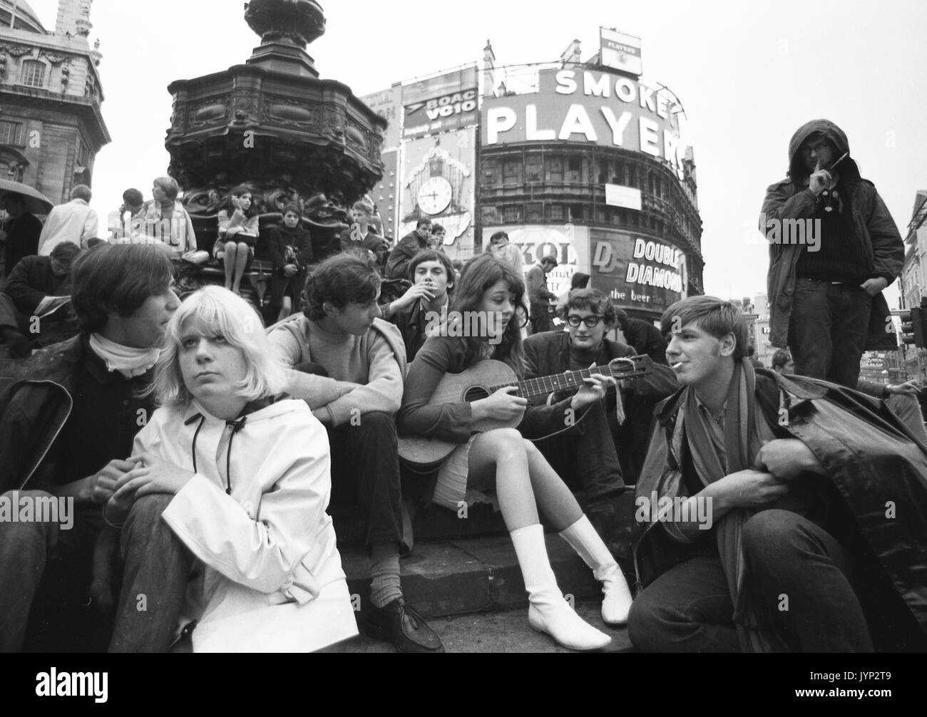 Vashti Bunyan playing guitar and singing at Piccadilly Circus, 1966 ...