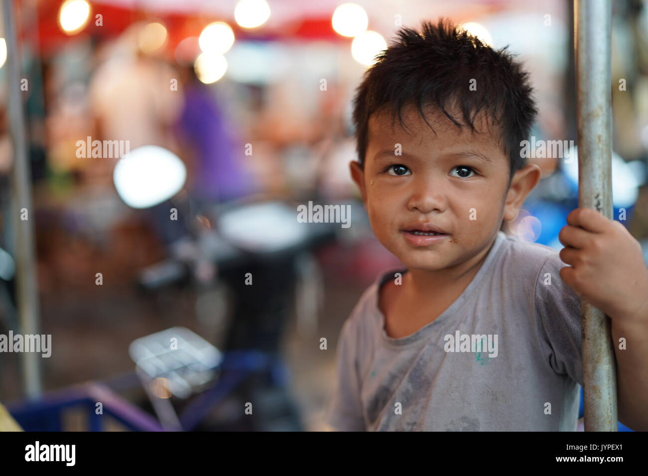 Homeless kid hi-res stock photography and images - Alamy