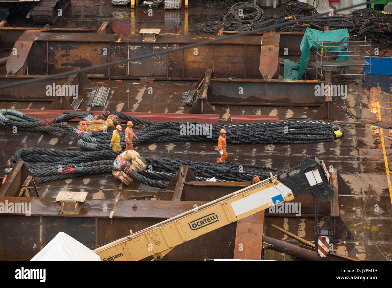 Lifting slings hi-res stock photography and images - Alamy