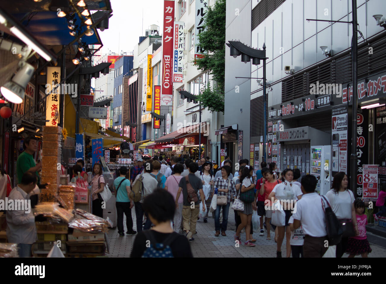 Tokyo street life hi-res stock photography and images - Alamy