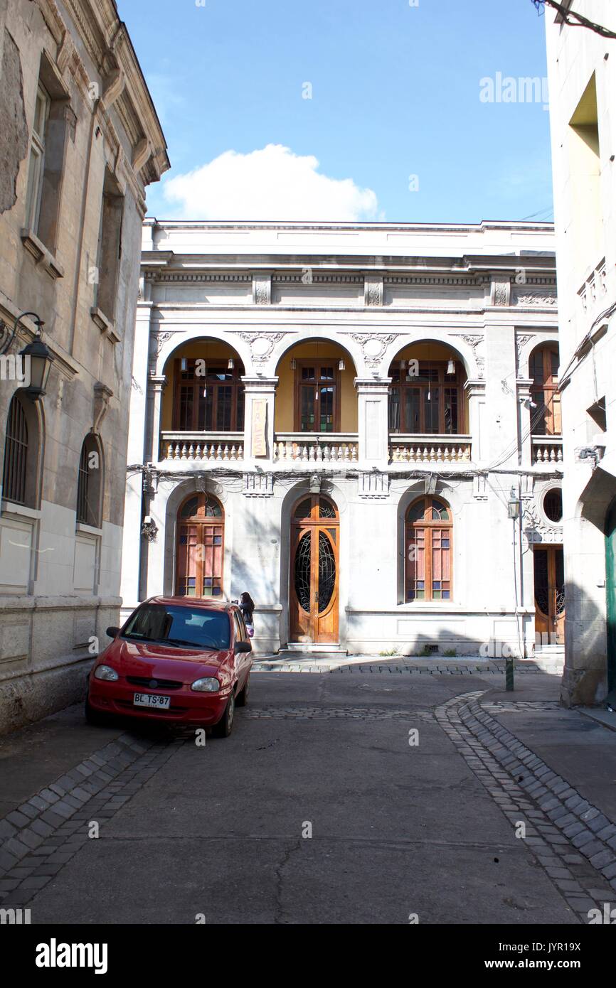 car parked in front of building Stock Photo - Alamy