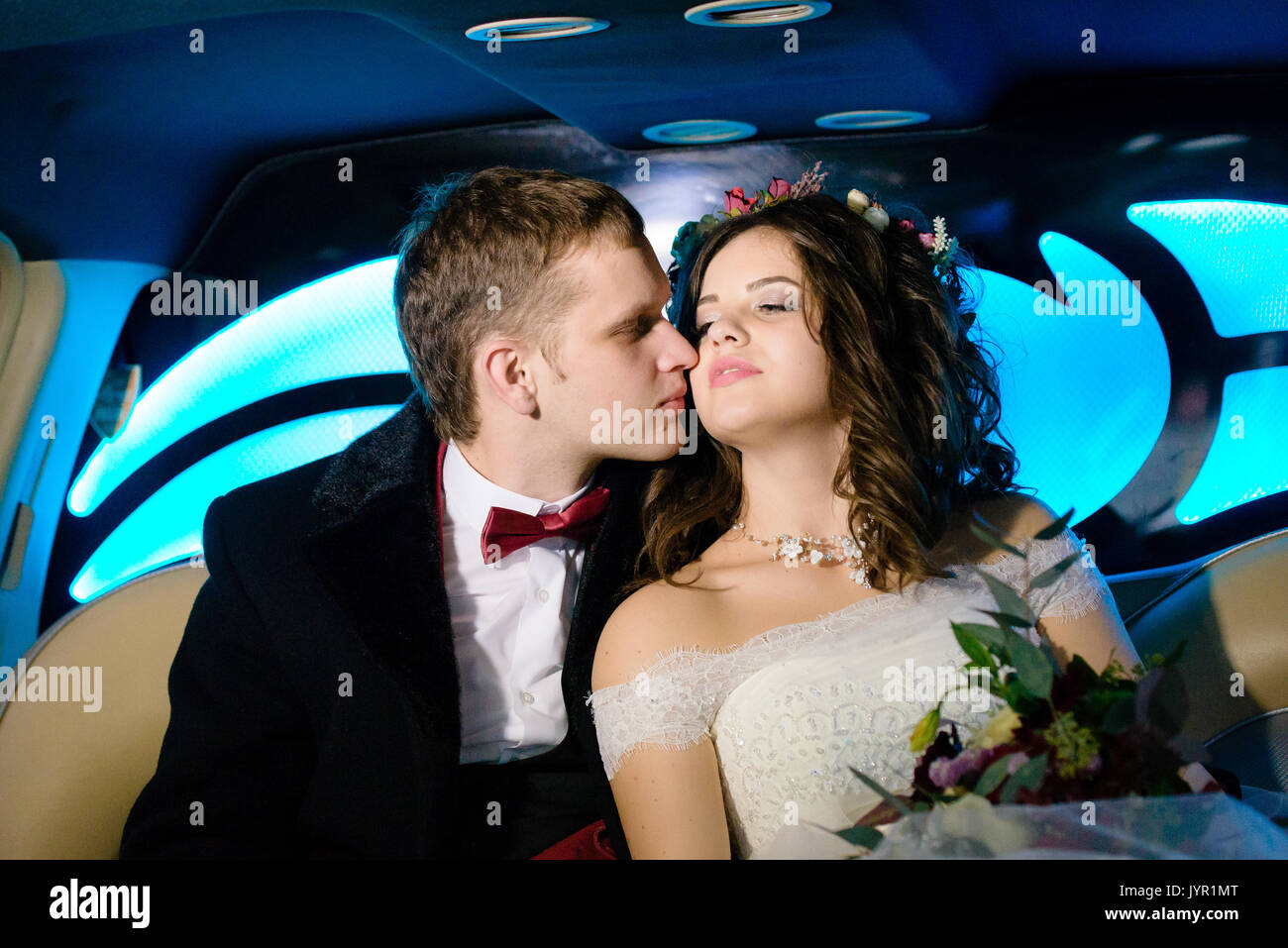 Beautiful married couple in the wedding day Stock Photo - Alamy