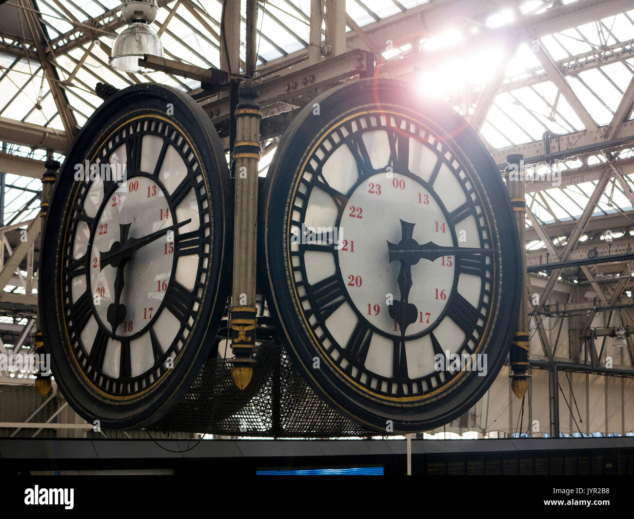 Under the clock at waterloo hi-res stock photography and images - Alamy