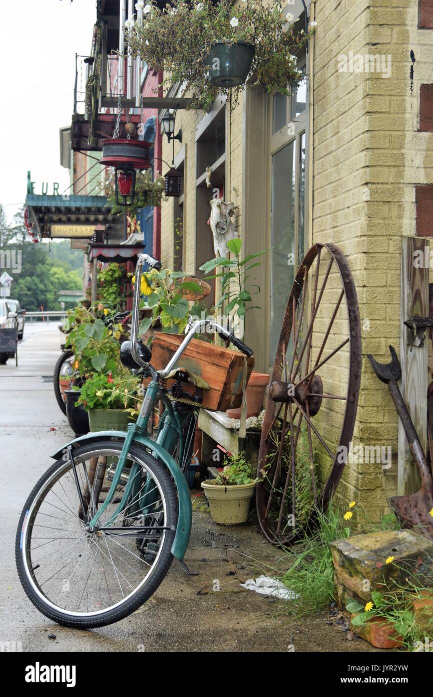 Bicycle with small wheels hi-res stock photography and images - Alamy