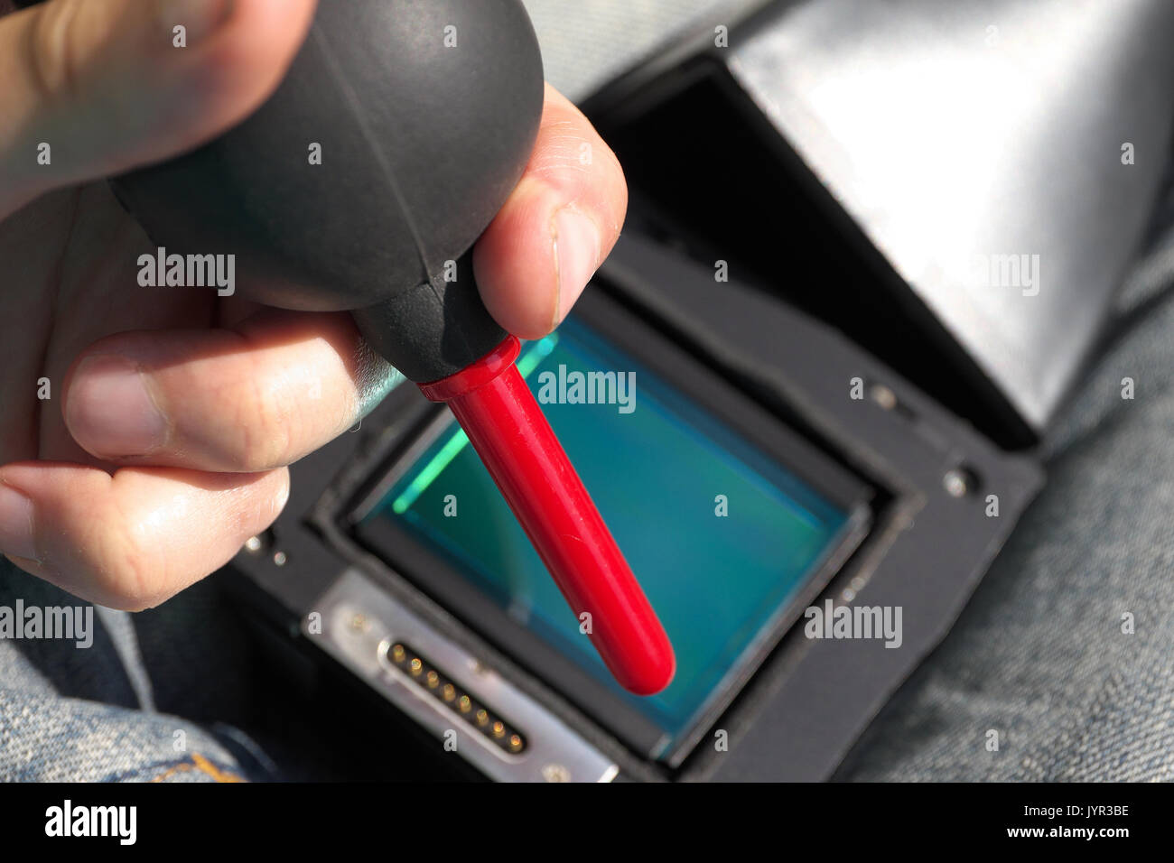 Man cleaning camera sensor hi-res stock photography and images - Alamy