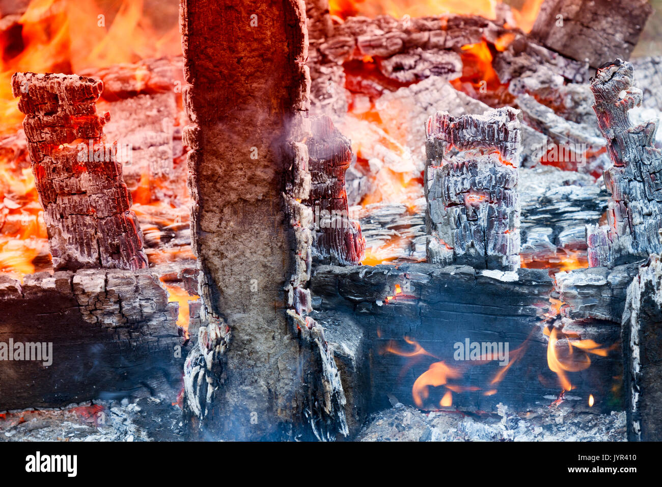 Smoldering Campfire Stock Photos & Smoldering Campfire Stock Images - Alamy