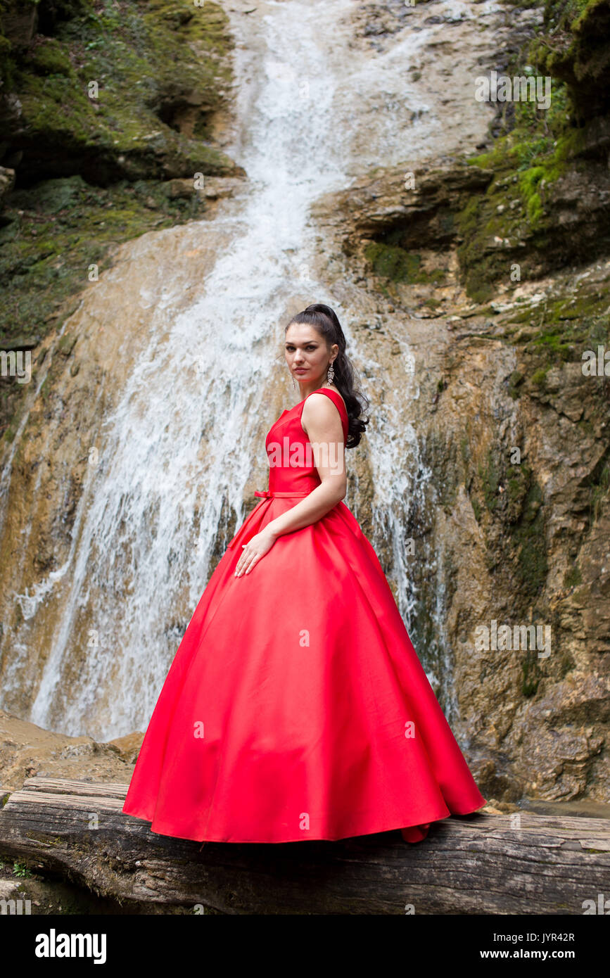Portrait of a beautiful young girl on nature Stock Photo - Alamy
