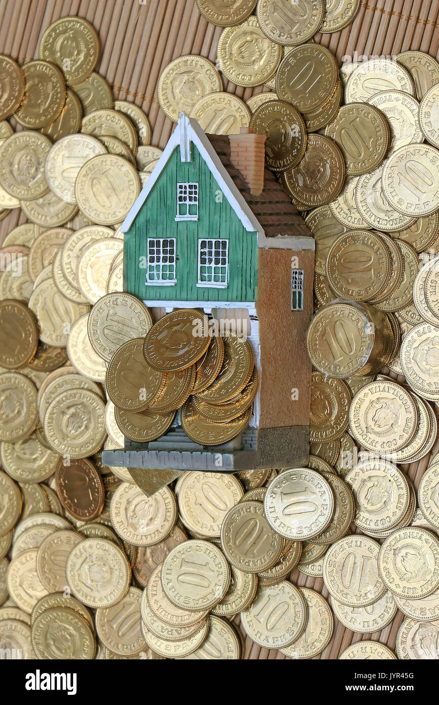 Gold coins pile hi-res stock photography and images - Alamy