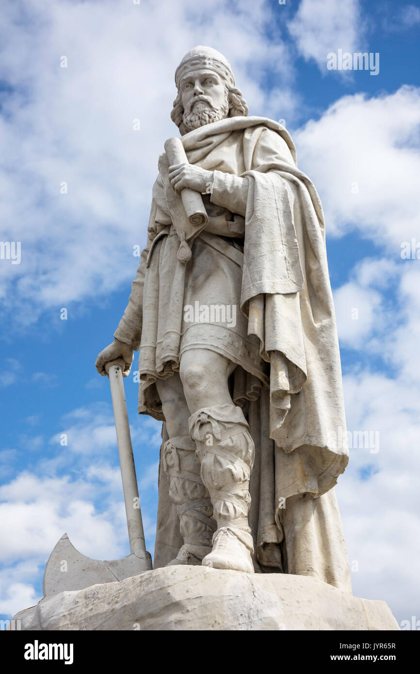 Statue of King Alfred the Great, Market Place, Wantage, Oxfordshire ...