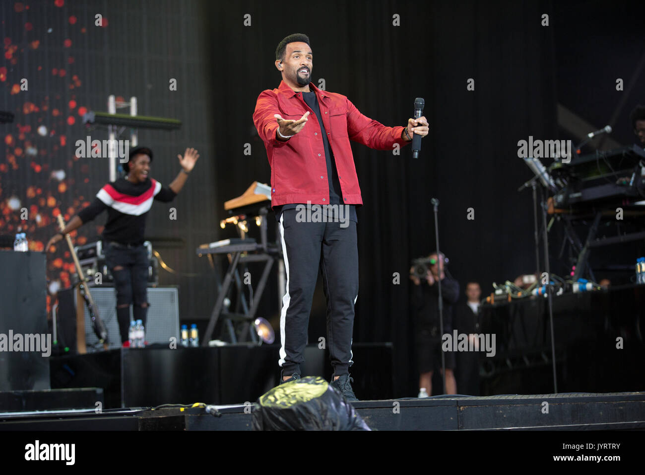 Craig david on stage hi-res stock photography and images - Alamy