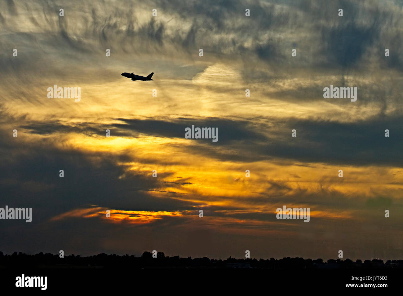 Airplane Taking Off Sunrise Stock Photos & Airplane Taking Off Sunrise ...