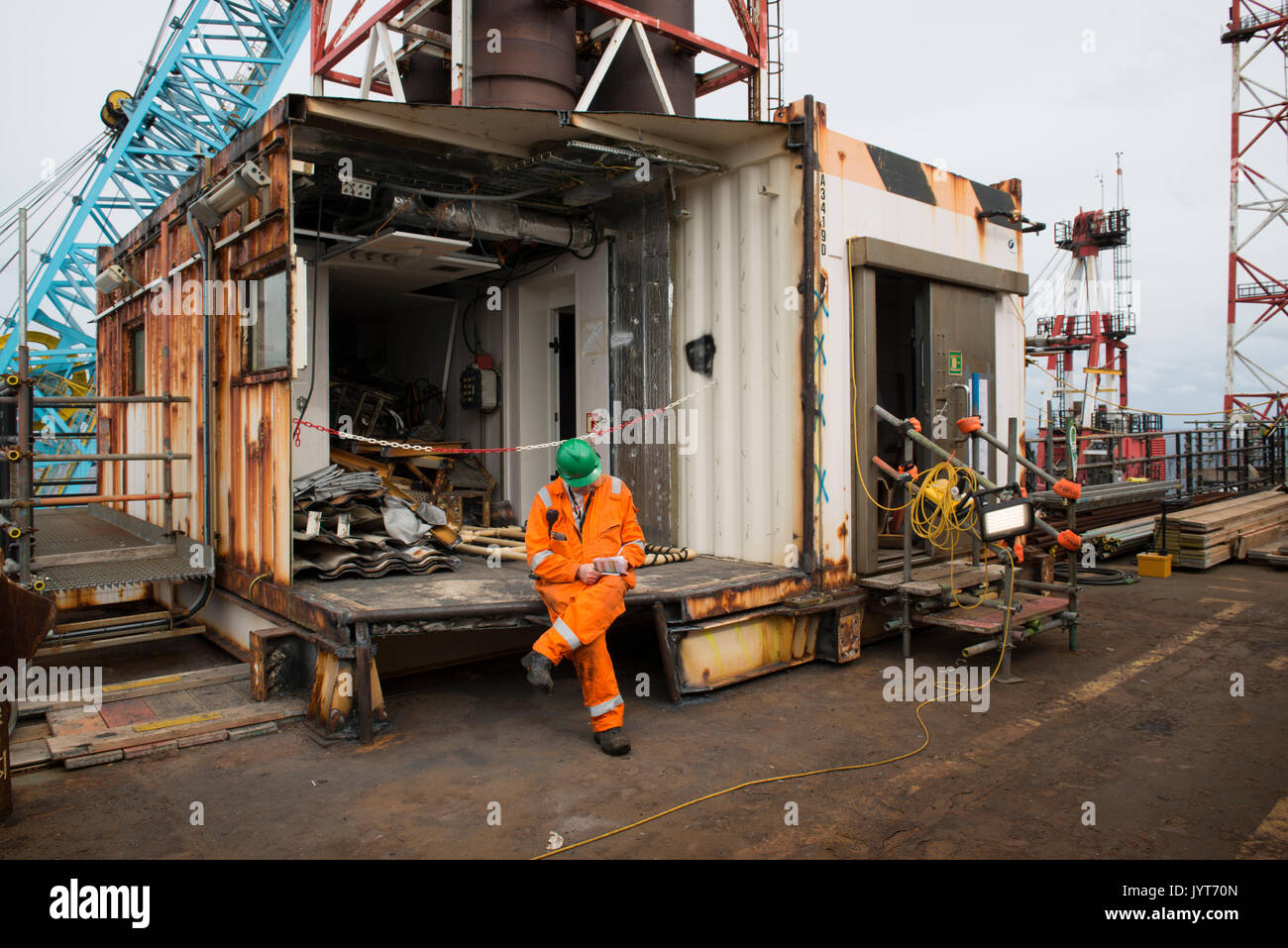 Oil rig worker at sea hi-res stock photography and images - Alamy