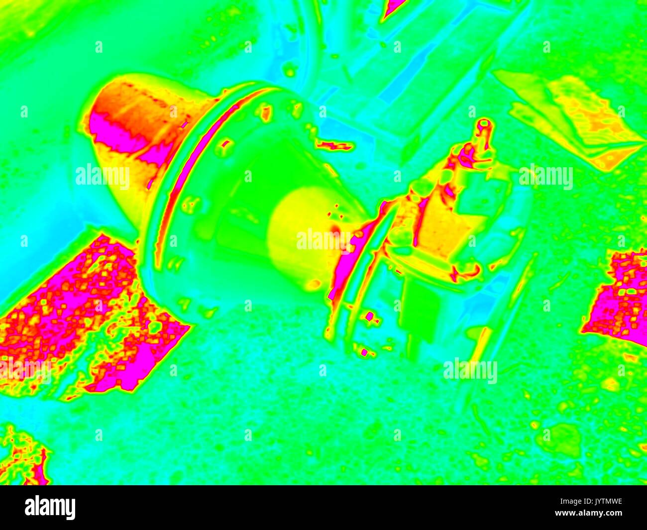Infra scan, thermography photo. Drink water pipes joined with Gate ...